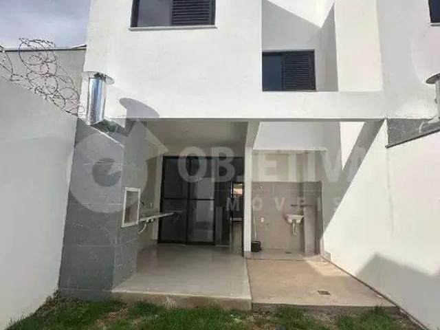 Casa / Sobrado para Venda em Uberlândia/MG Novo Mundo 3 Quartos