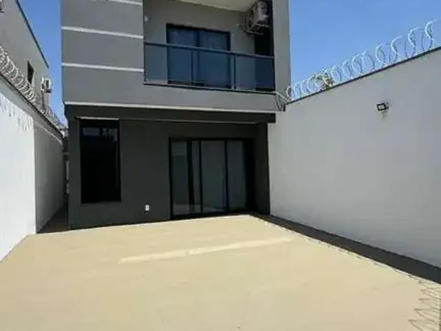Casa / Sobrado para Venda em Uberlândia/MG Novo Mundo 3 Quartos