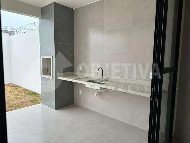 Casa / Sobrado para Venda em Uberlândia/MG Novo Mundo 3 Quartos