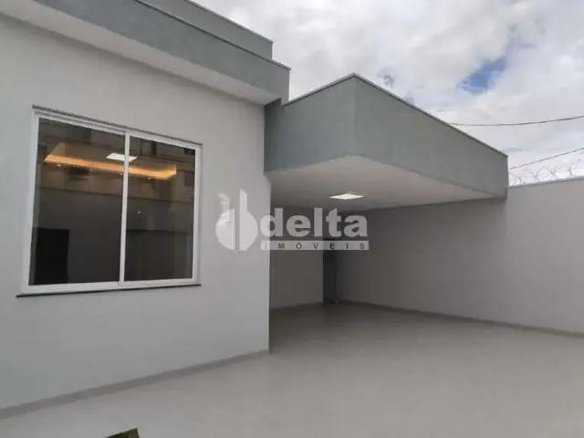 Casa / Sobrado para Venda em Uberlândia/MG Novo Mundo 3 Quartos