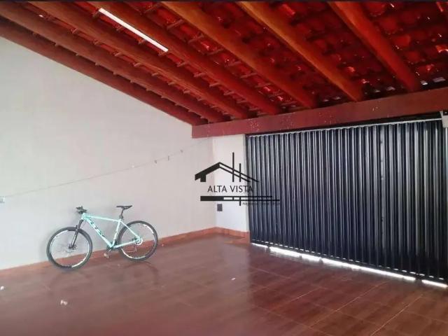Casa / Sobrado para Venda em Uberlândia/MG Novo Mundo 3 Quartos
