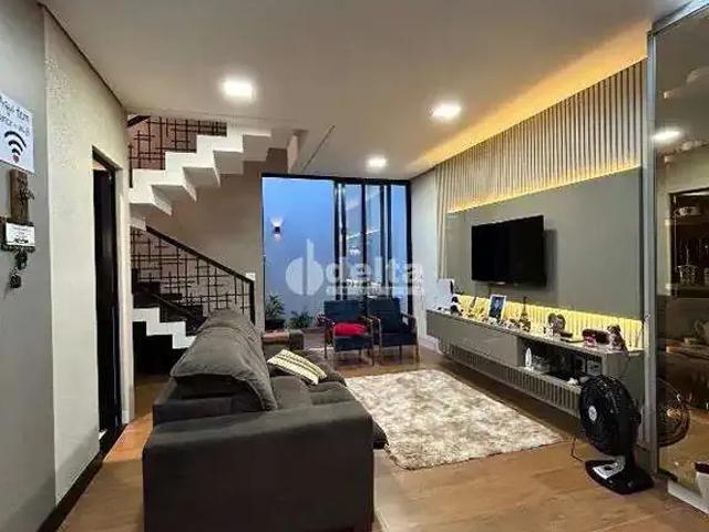 Casa / Sobrado para Venda em Uberlândia/MG Novo Mundo 3 Quartos