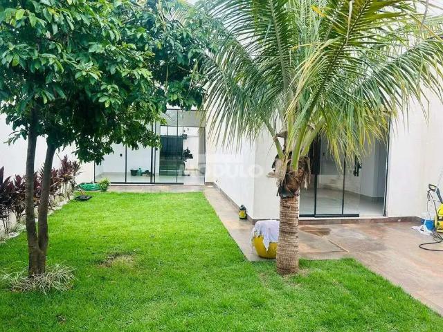 Casa / Sobrado para Venda em Uberlândia/MG Novo Mundo 3 Quartos
