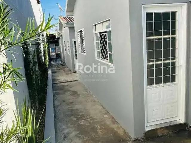 Casa / Sobrado para Venda em Uberlândia/MG Nossa Senhora das Graças 2 Quartos