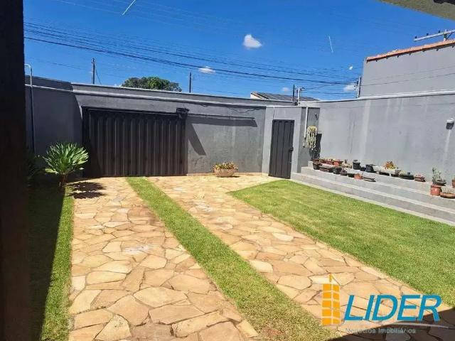 Casa / Sobrado para Venda em Uberlândia/MG Nossa Senhora das Graças 3 Quartos