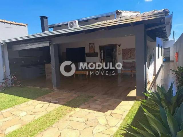 Casa / Sobrado para Venda em Uberlândia/MG Nossa Senhora das Graças 3 Quartos