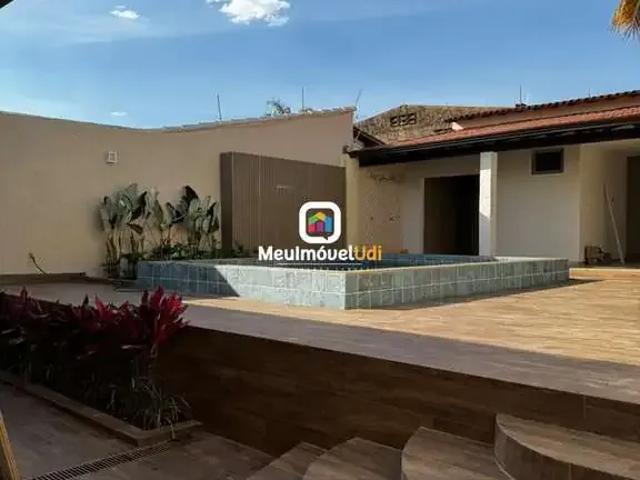 Casa / Sobrado para Venda em Uberlândia/MG Nossa Senhora das Graças 4 Quartos