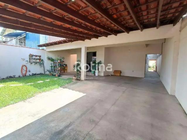 Casa / Sobrado para Venda em Uberlândia/MG Nossa Senhora das Graças 4 Quartos