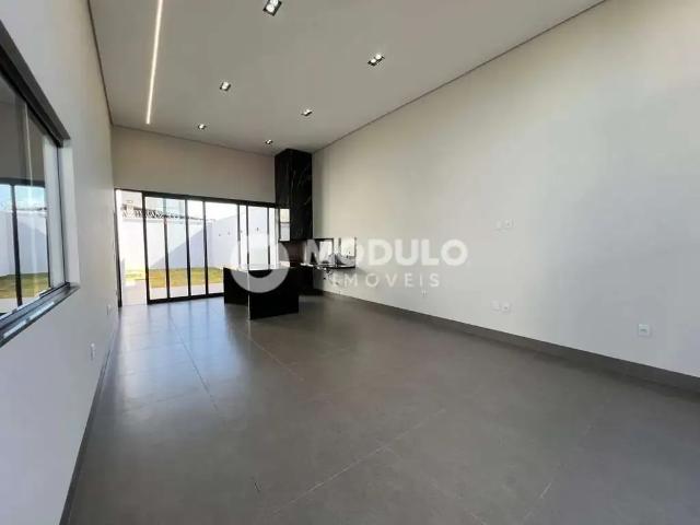 Casa / Sobrado para Venda em Uberlândia/MG New Golden Ville 2 Quartos