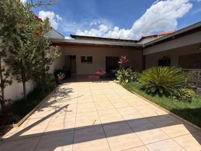 Casa / Sobrado para Venda em Uberlândia/MG Santa Luzia 3 Quartos