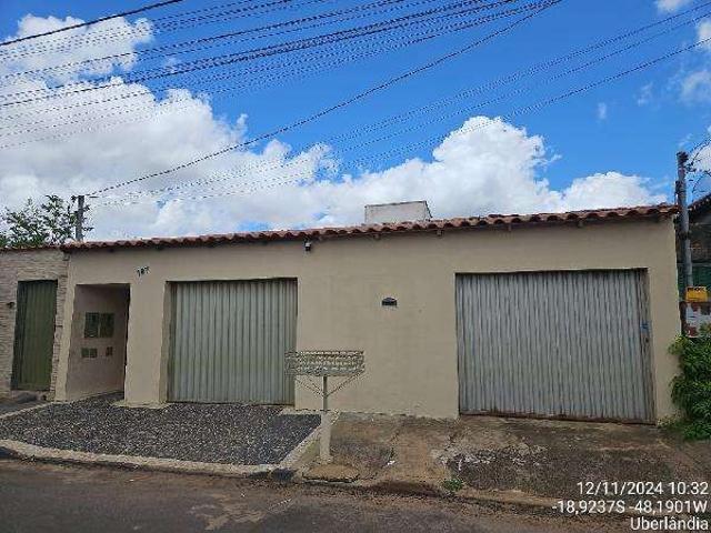 Casa / Sobrado para Venda em Uberlândia/MG Santa Mônica 2 Quartos