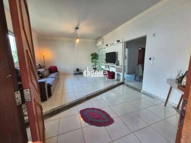 Casa / Sobrado para Venda em Uberlândia/MG Santa Mônica 3 Quartos