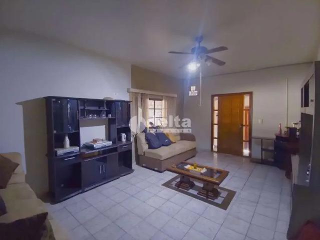 Casa / Sobrado para Venda em Uberlândia/MG Santa Mônica 3 Quartos