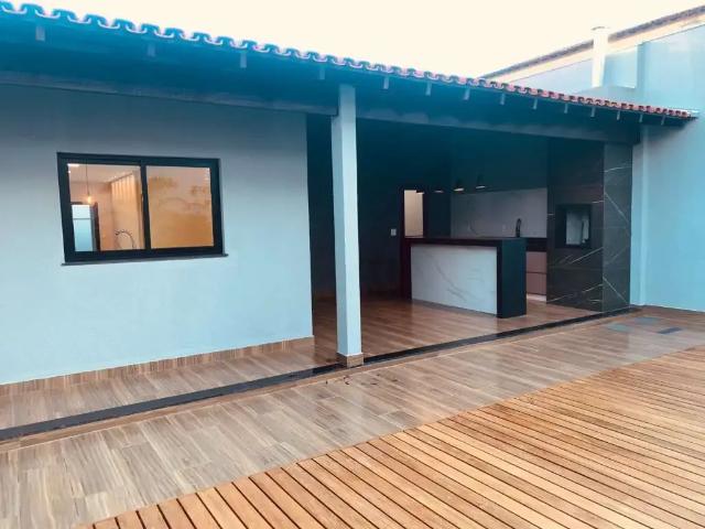 Casa / Sobrado para Venda em Uberlândia/MG Santa Mônica 3 Quartos