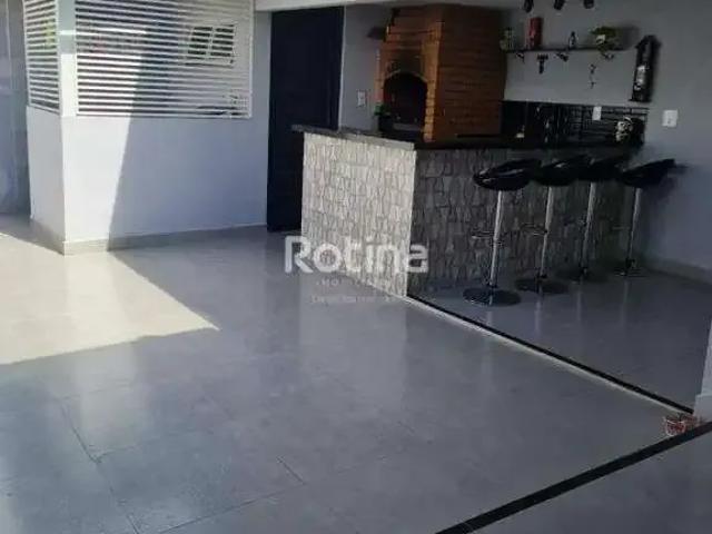 Casa / Sobrado para Venda em Uberlândia/MG Santa Mônica 3 Quartos