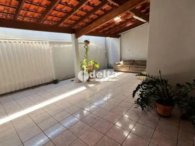 Casa / Sobrado para Venda em Uberlândia/MG Santa Mônica 3 Quartos