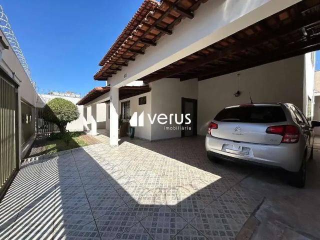 Casa / Sobrado para Venda em Uberlândia/MG Santa Mônica 3 Quartos