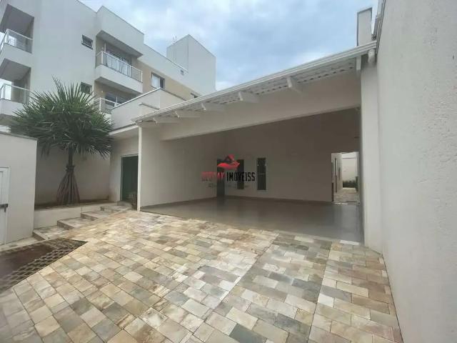 Casa / Sobrado para Venda em Uberlândia/MG Santa Mônica 3 Quartos