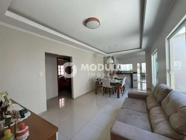 Casa / Sobrado para Venda em Uberlândia/MG Santa Mônica 3 Quartos