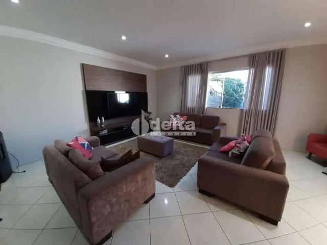 Casa / Sobrado para Venda em Uberlândia/MG Santa Mônica 4 Quartos