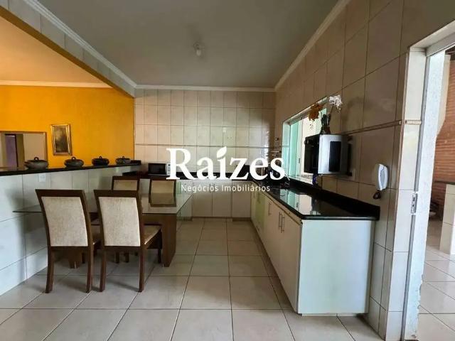 Casa / Sobrado para Venda em Uberlândia/MG Santa Mônica 4 Quartos
