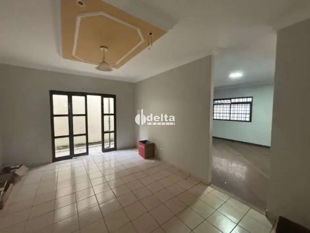 Casa / Sobrado para Venda em Uberlândia/MG Santa Mônica 4 Quartos
