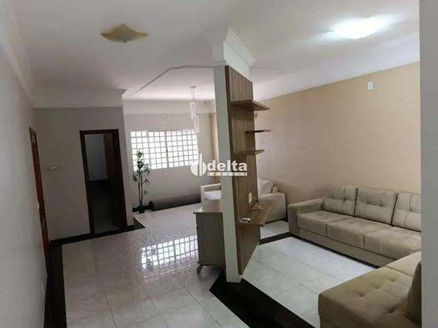 Casa / Sobrado para Venda em Uberlândia/MG Santa Mônica 4 Quartos