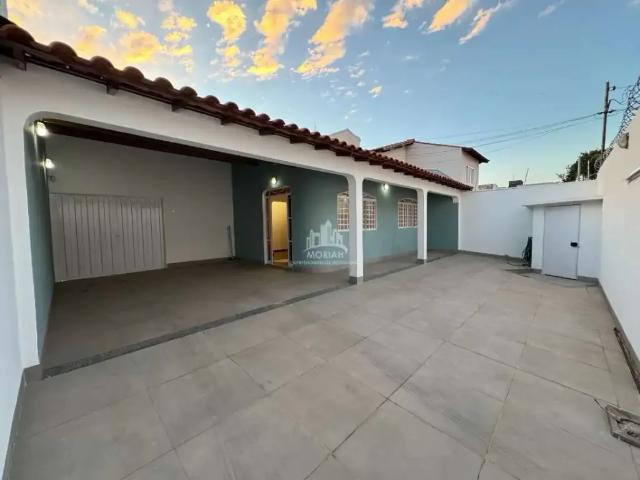 Casa / Sobrado para Venda em Uberlândia/MG Santa Mônica 4 Quartos