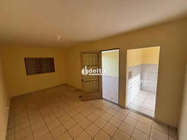 Casa / Sobrado para Venda em Uberlândia/MG Santa Mônica 4 Quartos