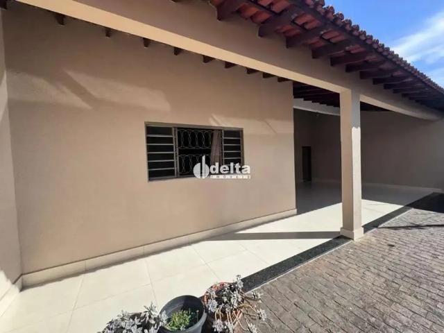 Casa / Sobrado para Venda em Uberlândia/MG Santa Mônica 4 Quartos