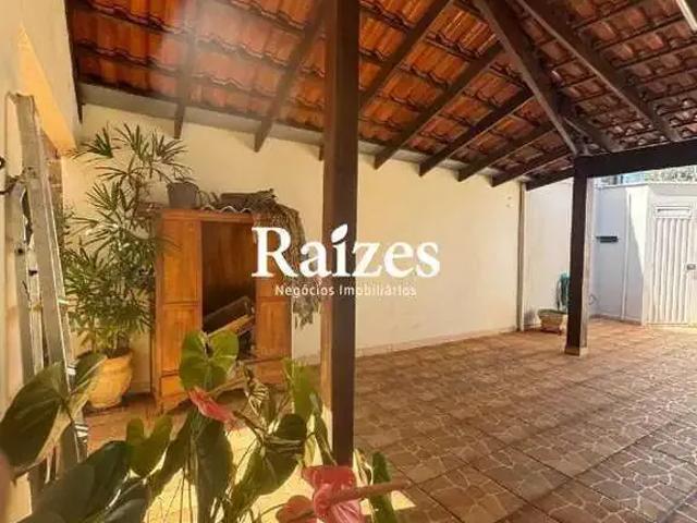 Casa / Sobrado para Venda em Uberlândia/MG Santa Mônica 5 Quartos