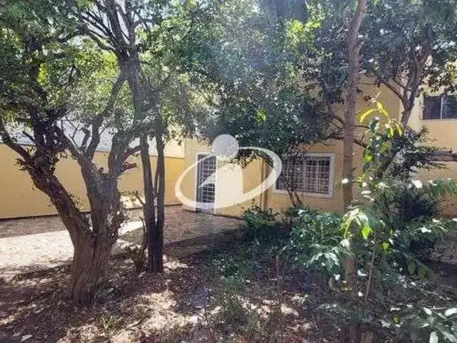 Casa / Sobrado para Venda em Uberlândia/MG Santa Mônica 5 Quartos