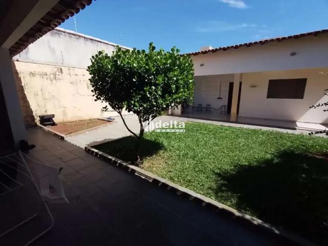 Casa / Sobrado para Venda em Uberlândia/MG Santa Mônica 5 Quartos