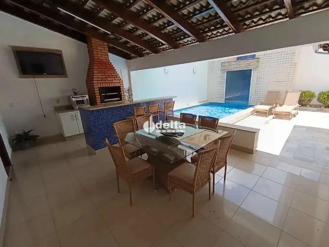 Casa / Sobrado para Venda em Uberlândia/MG Santa Mônica 5 Quartos