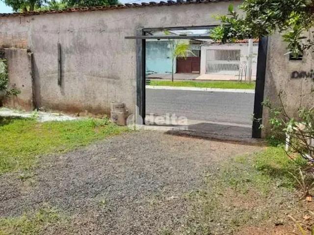 Casa / Sobrado para Venda em Uberlândia/MG Santa Mônica 5 Quartos