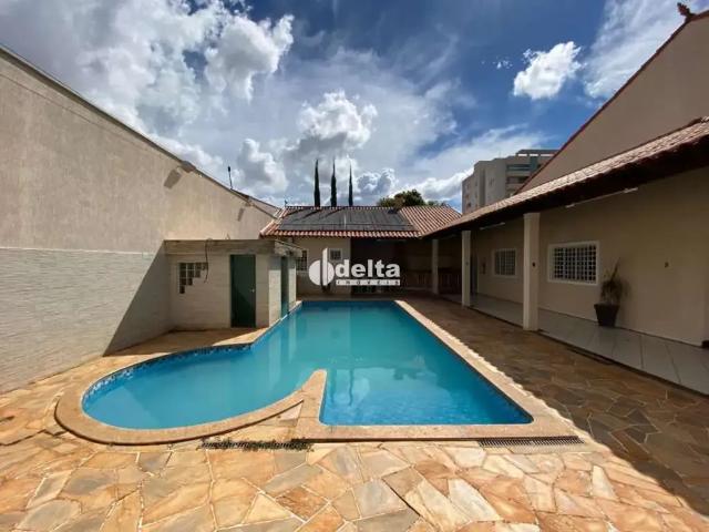 Casa / Sobrado para Venda em Uberlândia/MG Santa Mônica 6 Quartos