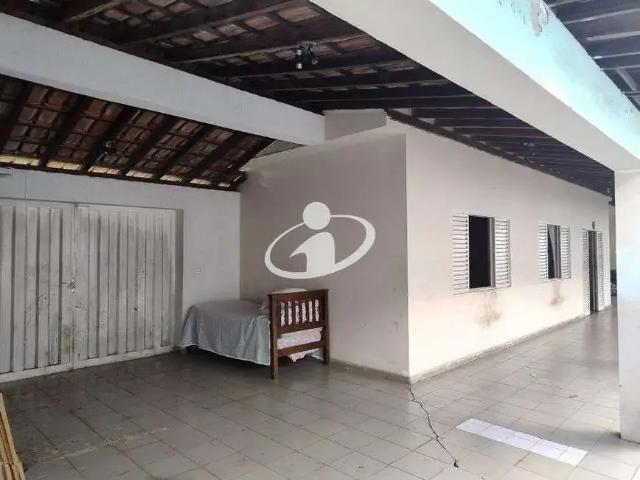 Casa / Sobrado para Venda em Uberlândia/MG Santa Mônica 6 Quartos