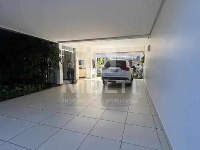 Casa / Sobrado para Venda em Uberlândia/MG Santa Mônica 6 Quartos