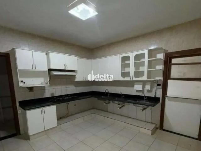 Casa / Sobrado para Venda em Uberlândia/MG Santa Mônica 6 Quartos