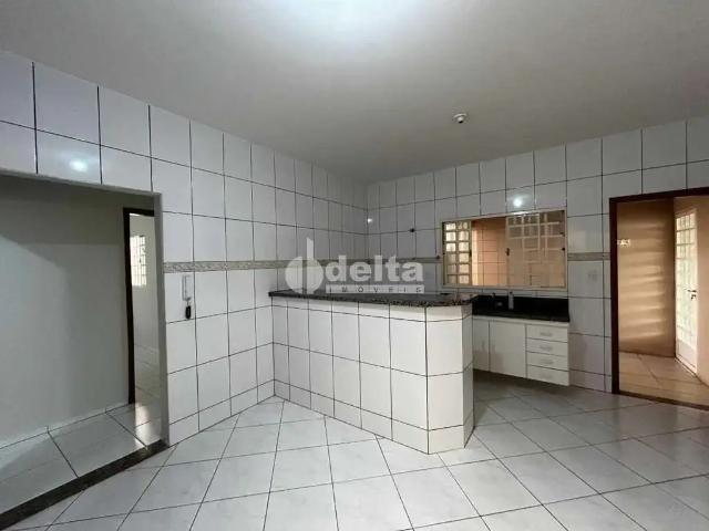 Casa / Sobrado para Venda em Uberlândia/MG Santa Mônica 6 Quartos