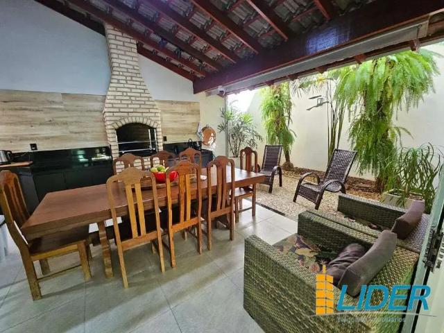 Casa / Sobrado para Venda em Uberlândia/MG Santa Rosa 4 Quartos