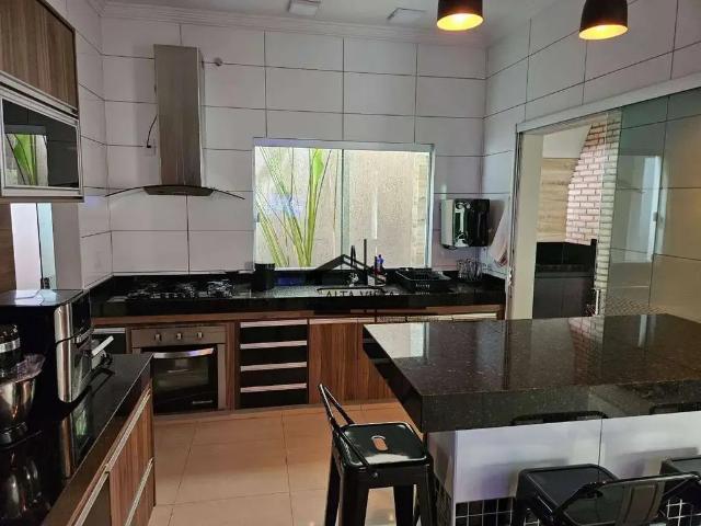 Casa / Sobrado para Venda em Uberlândia/MG Santa Rosa 4 Quartos