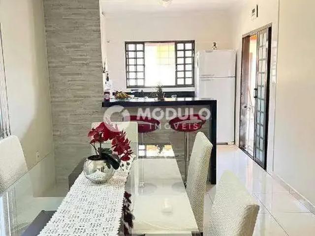 Casa / Sobrado para Venda em Uberlândia/MG Santa Rosa 3 Quartos