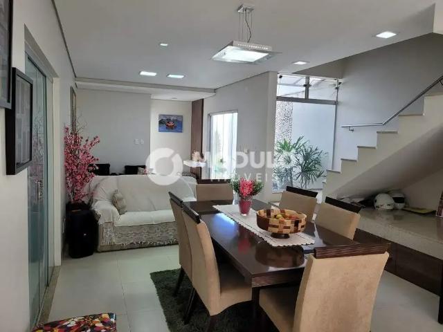 Casa / Sobrado para Venda em Uberlândia/MG Santa Rosa 3 Quartos