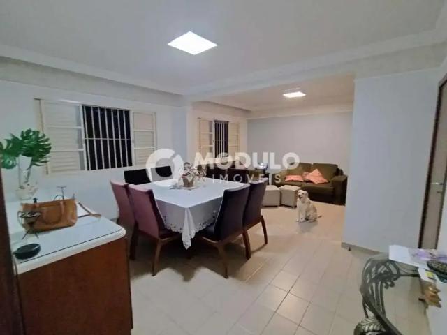 Casa / Sobrado para Venda em Uberlândia/MG Saraiva 4 Quartos