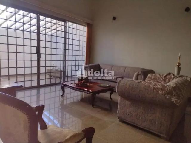 Casa / Sobrado para Venda em Uberlândia/MG Saraiva 5 Quartos