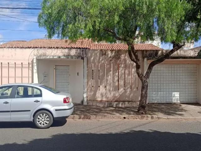Casa / Sobrado para Venda em Uberlândia/MG Saraiva 3 Quartos