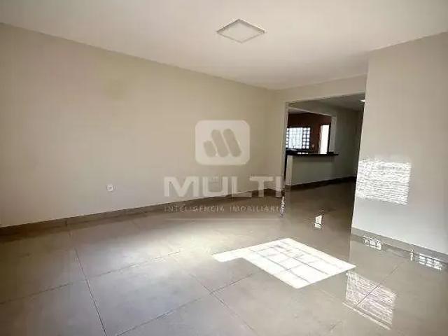 Casa / Sobrado para Venda em Uberlândia/MG Saraiva 3 Quartos
