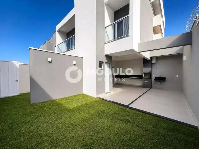 Casa / Sobrado para Venda em Uberlândia/MG Pampulha 3 Quartos