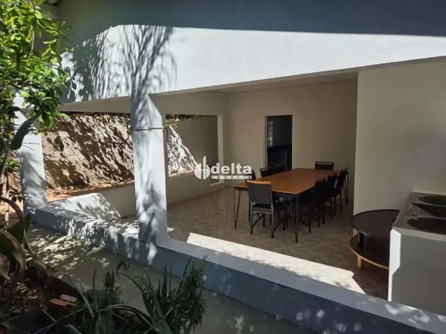 Casa / Sobrado para Venda em Uberlândia/MG Pampulha 3 Quartos